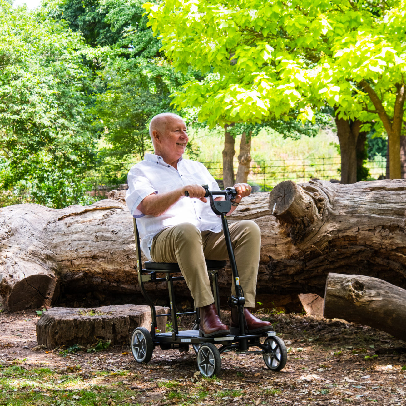 Ultra Lightweight 4 Wheel Bi-Fold Mobility Scooter - eFOLDi